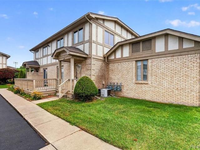 42015 Imperial Ln, Clinton Township, MI 48038