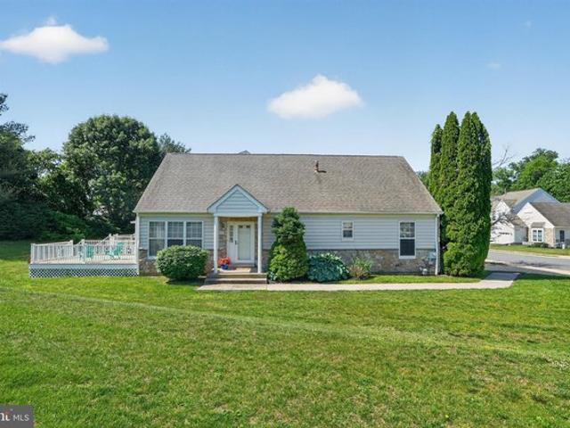 4201 Chatham Cir, Upper Chichester, PA 19014