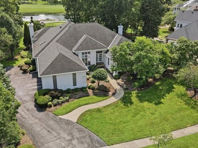 4202 Royal Fox Dr, Saint Charles, IL 60174