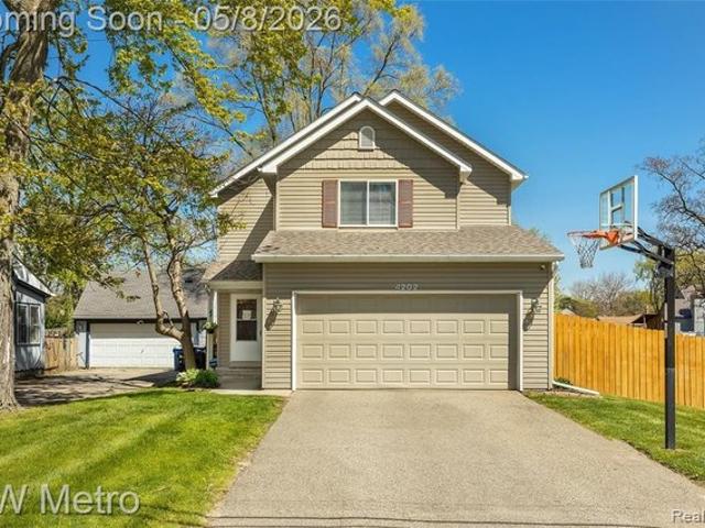 4202 Seeden St, Waterford Township, MI 48329