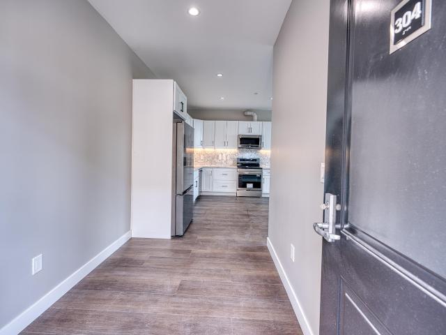 4202 Telegraph Ave 204