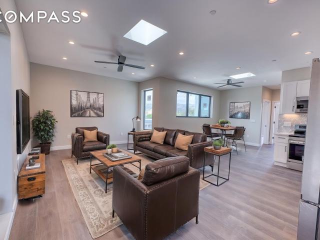 4202 Telegraph Ave 303, Oakland, CA