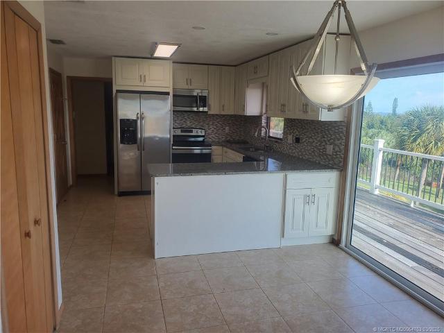 4203 NE Skyline Dr, Jensen Beach, FL 34957 | MLS #M20054 | Compass