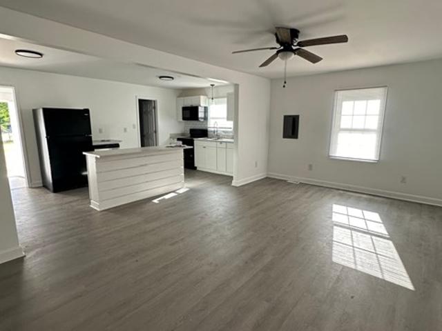 4203 David Street 2/2 925 sqft