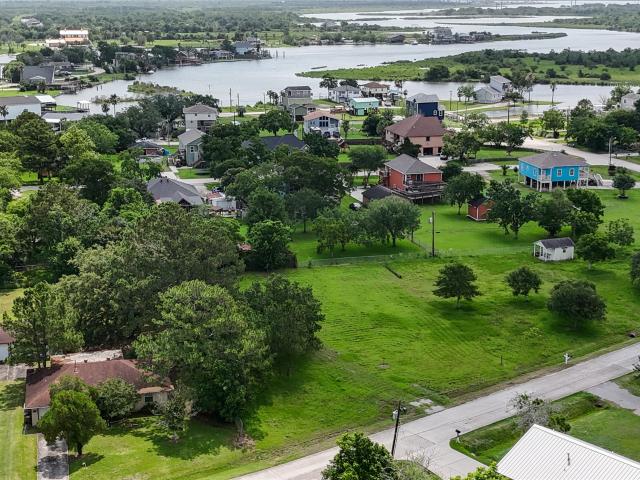 4203 Scenic Dr, Dickinson, TX 77539 | MLS #73219 | Compass