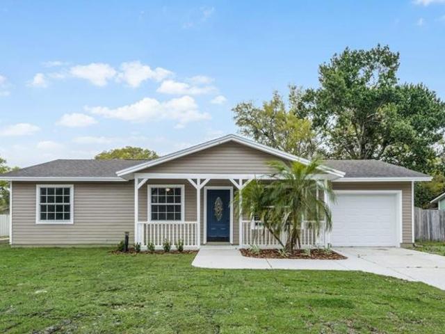 420 1st St, Geneva, FL 32732