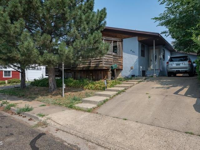 420 7th St W, Dickinson, ND 58601