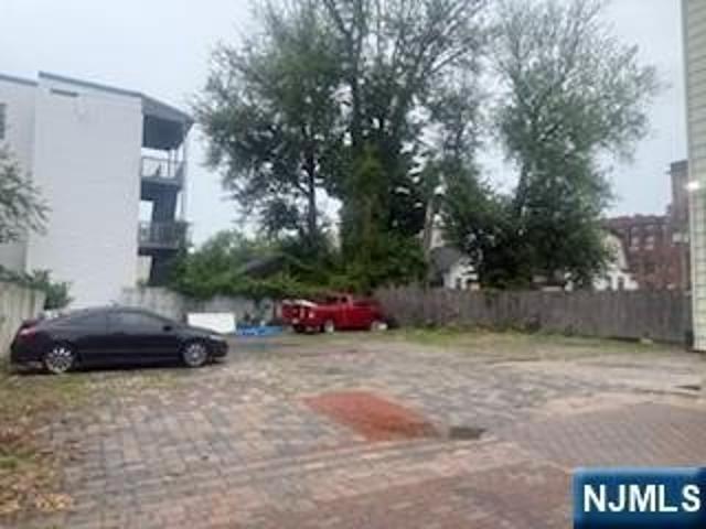420 424 E 18th St, Paterson, NJ 07524