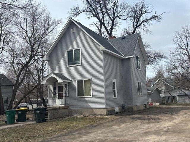 420 8th St SW, Willmar, MN 56201
