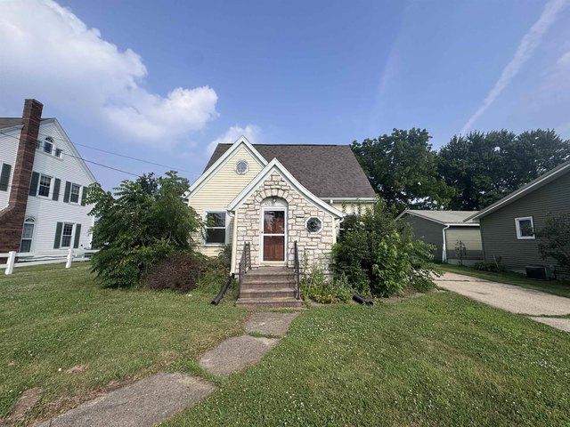420 Commercial St, Strawberry Point, IA 52076