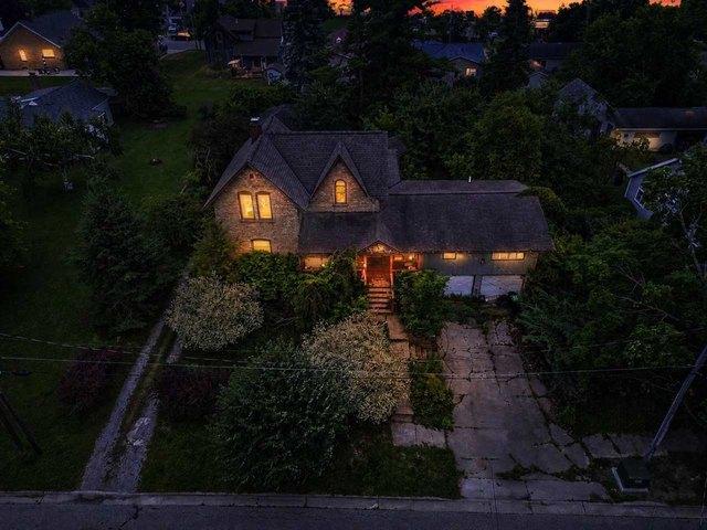 420 Carleton St, Petoskey, MI 49770