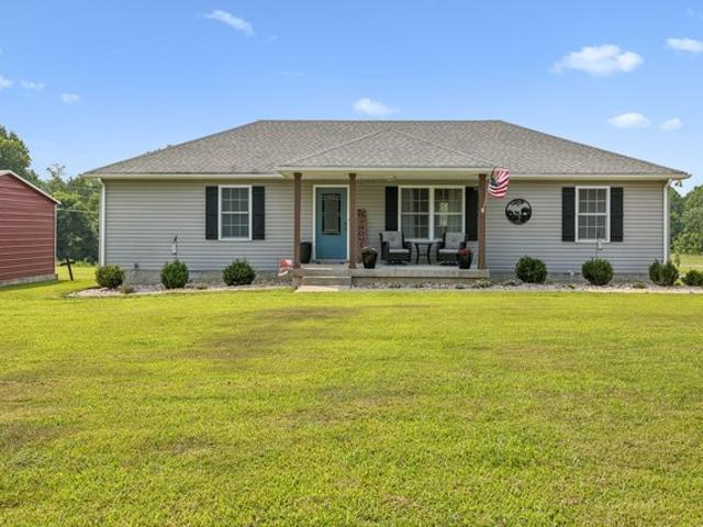 420 Douglas Ln, Lafayette, TN 37083