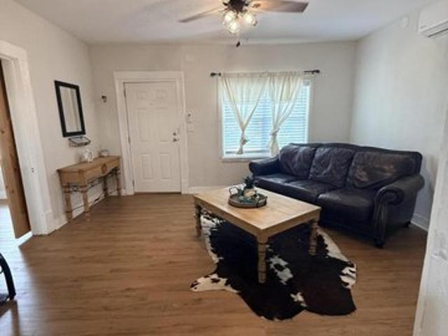 420 E 10th St, San Angelo, TX 76903
