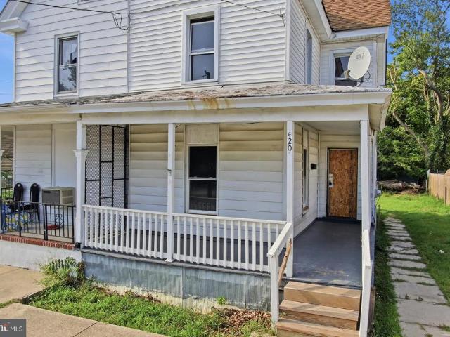 420 Oak Street E