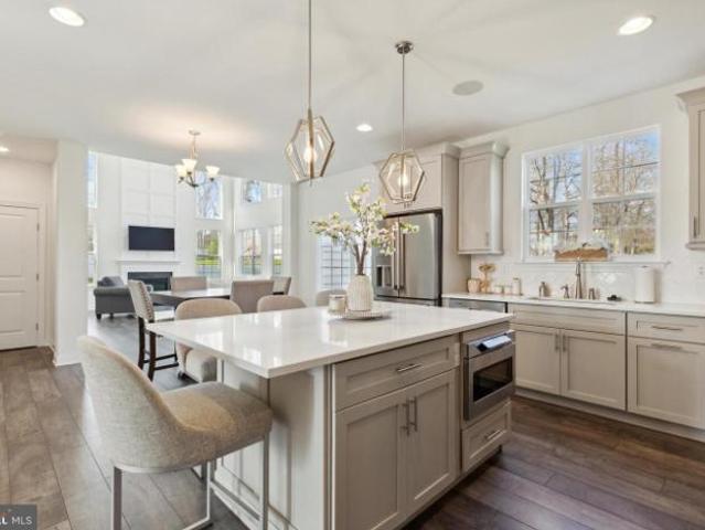 420 Oxford Dr, Collegeville, PA 19426