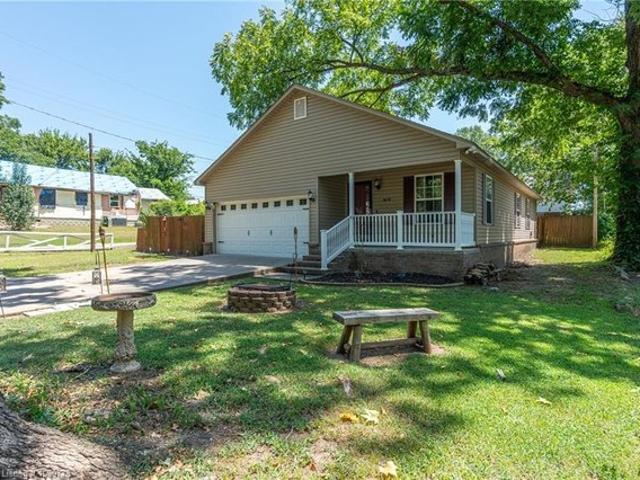 420 N 14th St, Van Buren, AR 72956