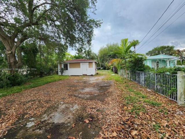 420 NW 96th St, Miami, FL 33150