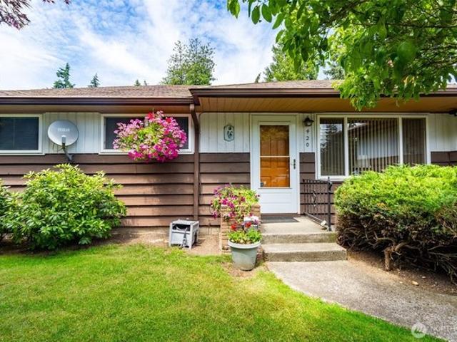 420 S 128th St, Seattle, WA 98168