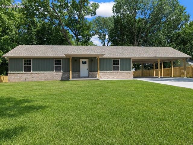 420 S Boston Ave, Bolivar, MO 65613