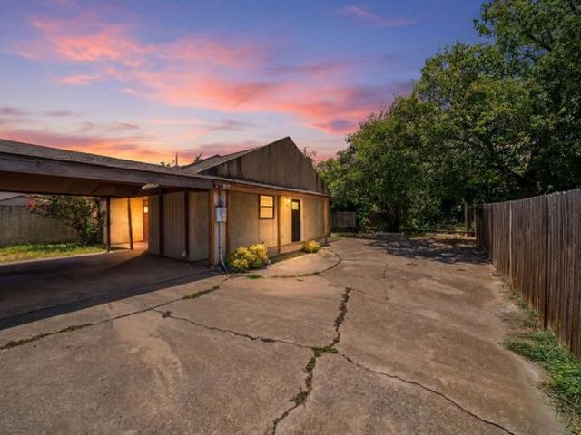 420 S Las Vegas Trl, White Settlement, TX 76108