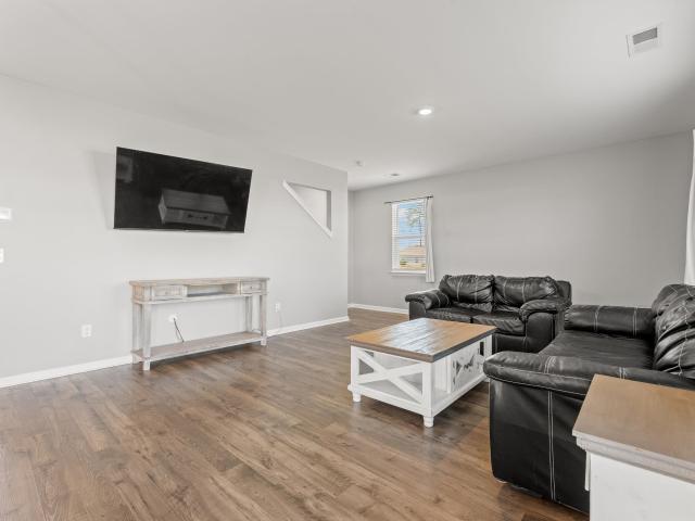 420 Sunforest Way