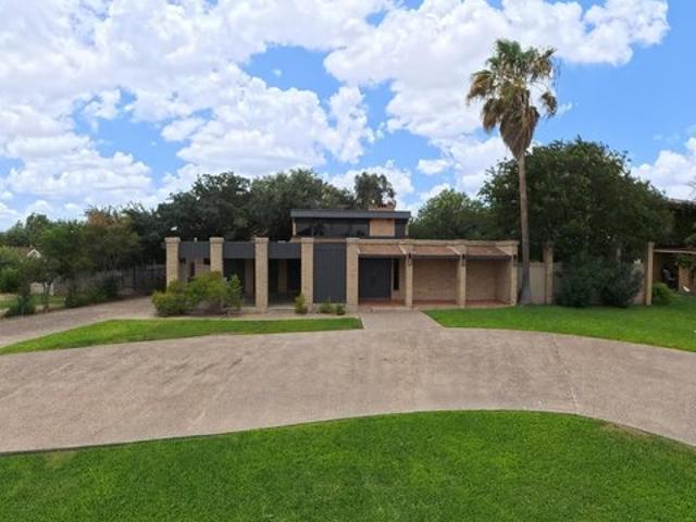 420 Surrey Rd, Laredo, TX 78041