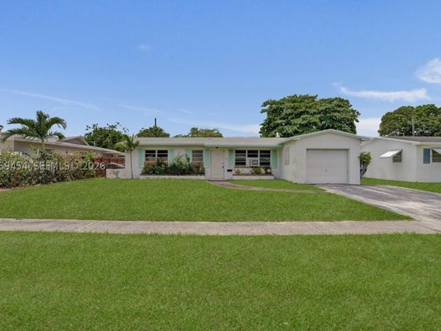 420 SW 71st Way, Pembroke Pines, FL 33023
