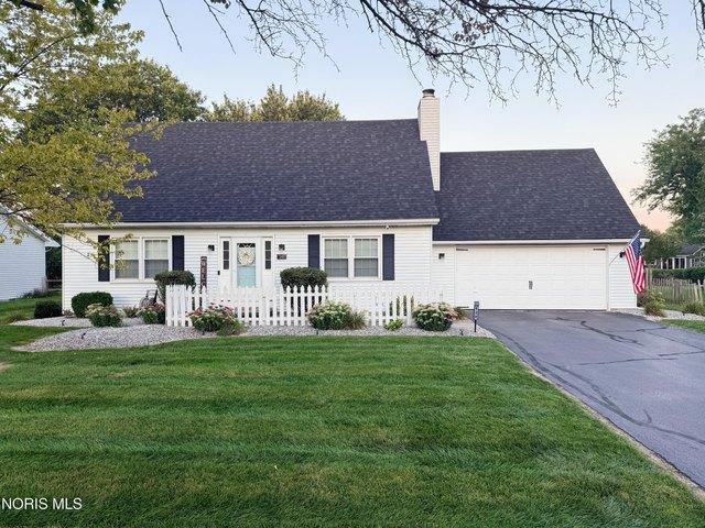 420 Sycamore Ln, Waterville, OH 43566