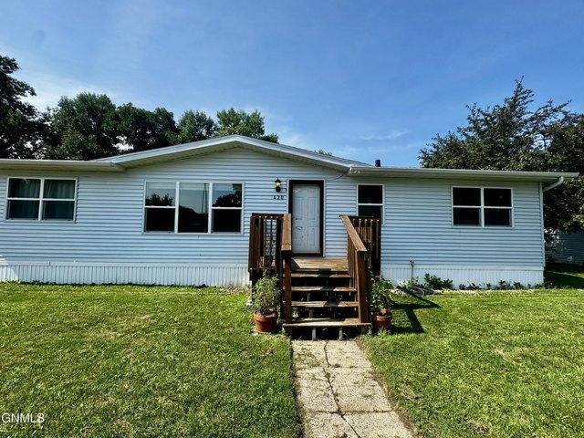 420 Piccadilly Cir, Bismarck, ND 58504