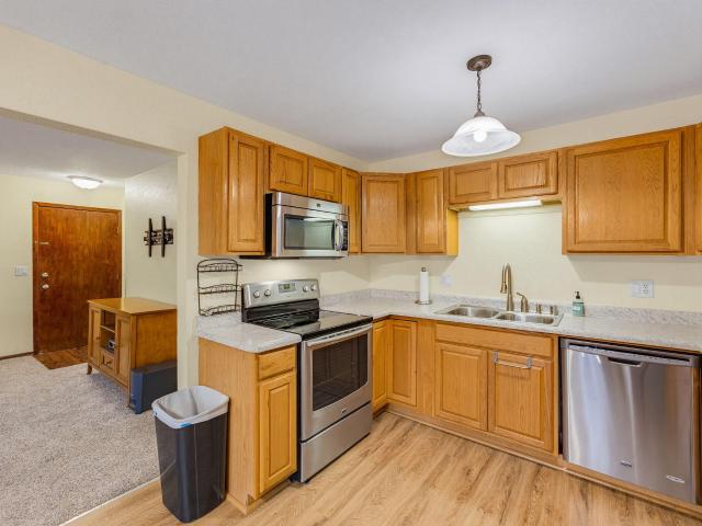 420 Racine St, Unit 103