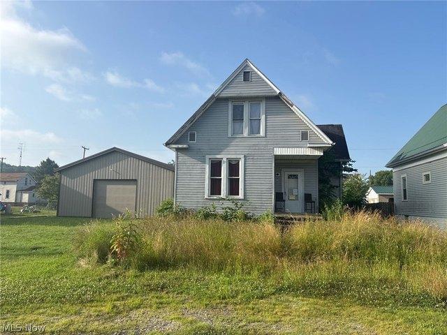 420 W 4th St, Uhrichsville, OH 44683