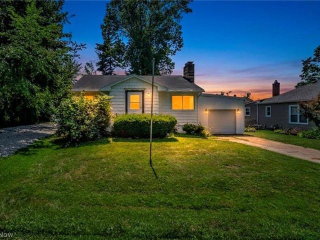420 W Willowview Dr, Akron, OH 44319