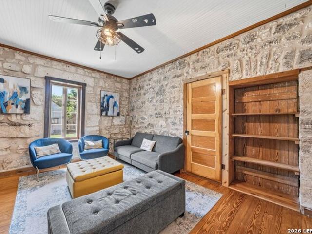 420 W Austin St