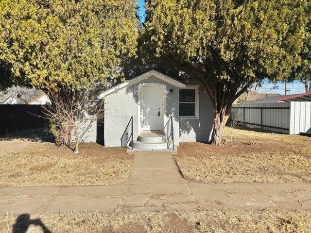 420 W Lynn St, Slaton, TX 79364