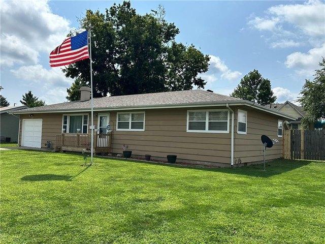 420 W Pierce Ave, Charleston, IL 61920