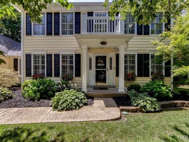 420 Woodview Manor Ln, Kirkwood, MO 63122