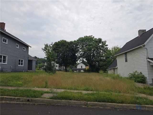 420 Waldo St, New Castle, PA 16101