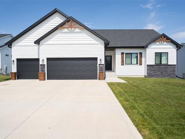 420 Wicker Dr, Huxley, IA 50124