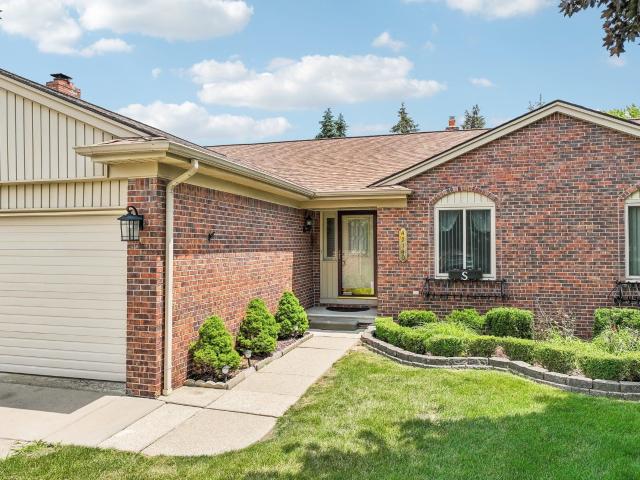 42140 Royal Lane