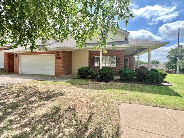 4214 N Meadow View Dr, Fayetteville, AR 72703