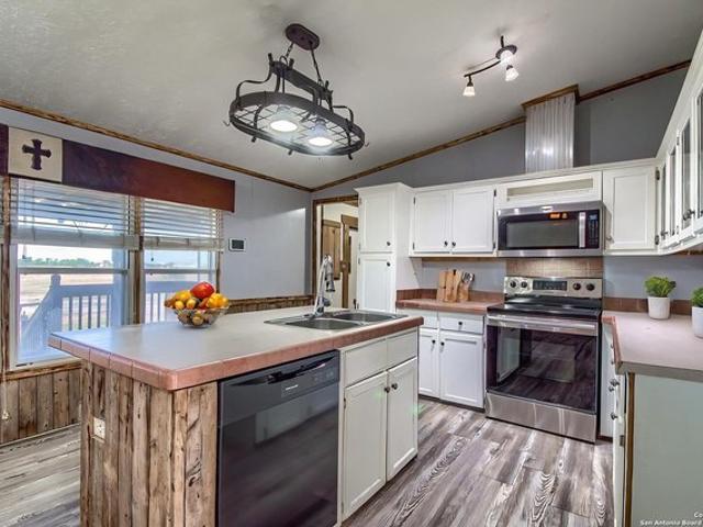 4214 Farmview Loop, Converse, TX 78109