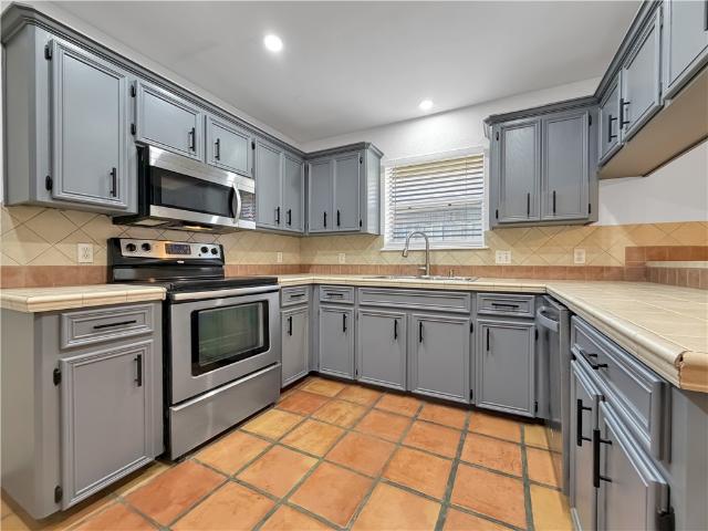 4214 Valley Circle
