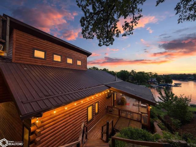 4214 W Lakeshore Drive