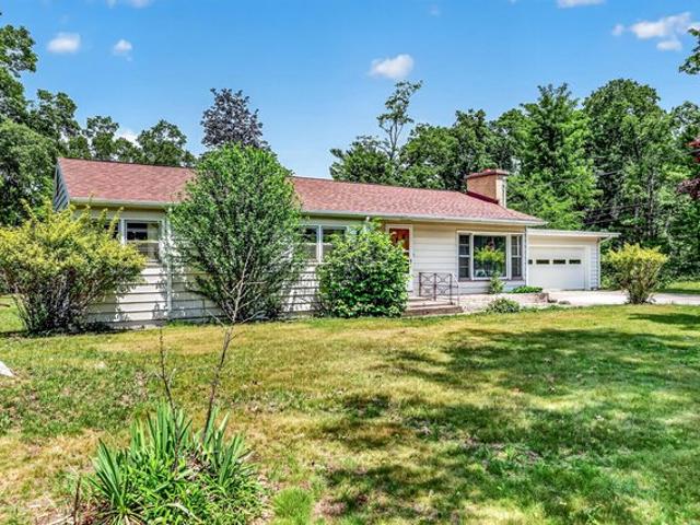 4214 W White Lake Dr, Whitehall, MI 49461