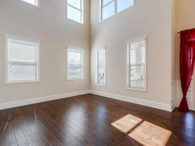 4215 Miramount Overlook