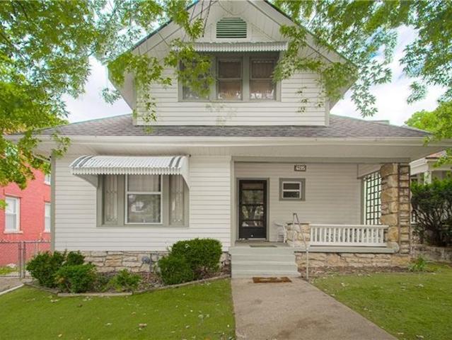 4215 Oak St, Kansas City, MO 64111
