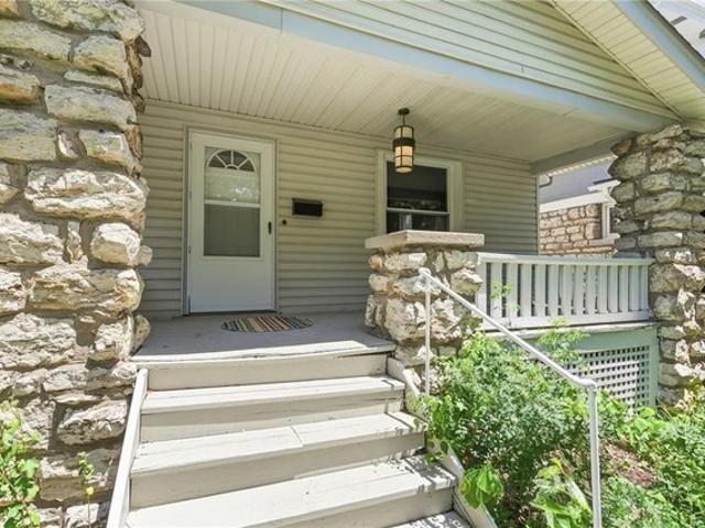 4215 Kenwood Ave, Kansas City, MO 64110
