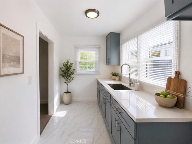 4215 S Budlong