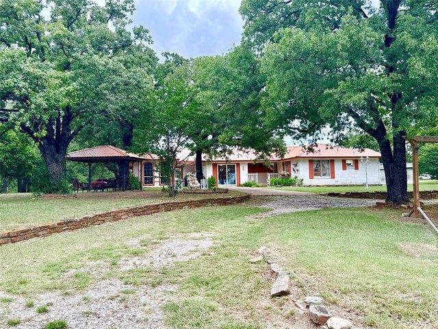 4216 Greenwood Rd, Weatherford, TX 76088