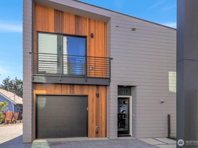 4217 S Findlay St, Seattle, WA 98118 | MLS #2483